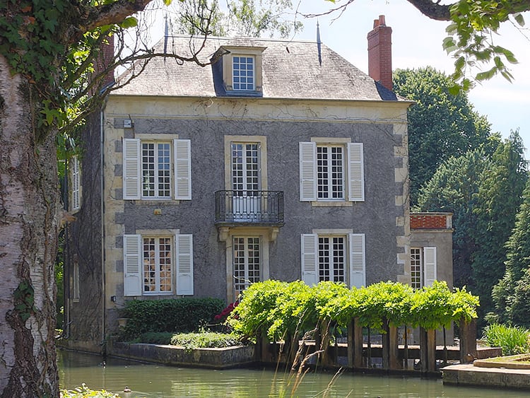 Find houses and property for sale in France | French-Property.com
